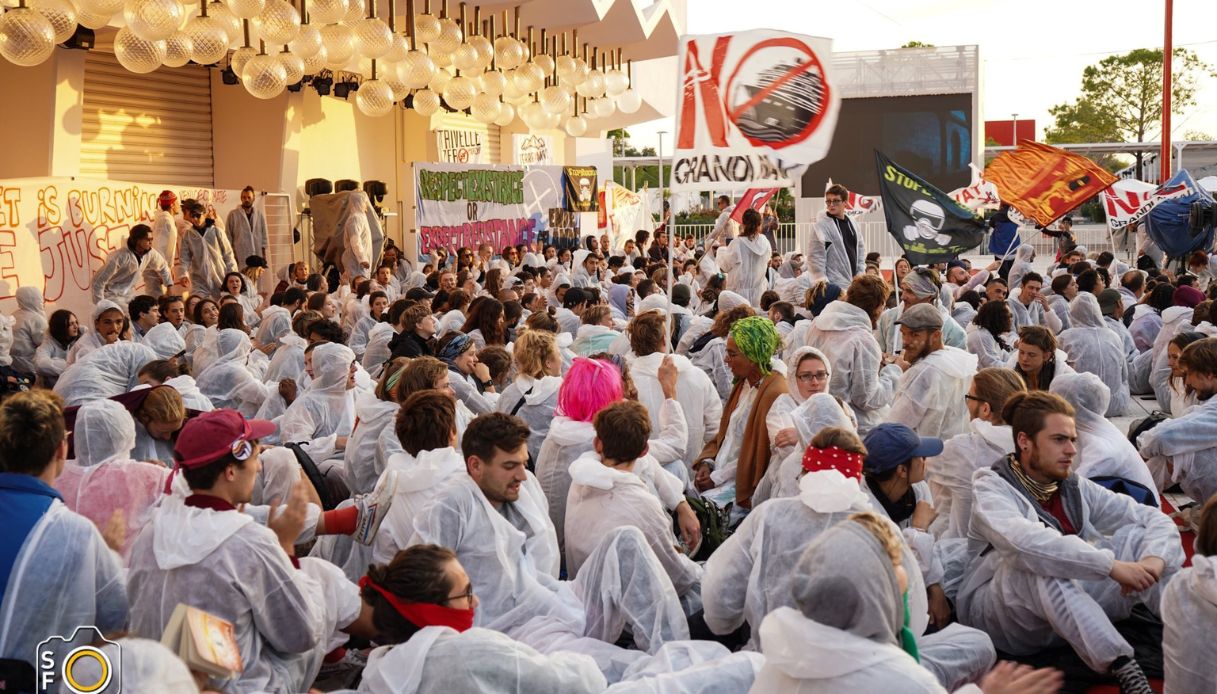 La battaglia per la crisi climatica “invade” la Mostra del Cinema di ... La battaglia per la crisi climatica “invade” la Mostra del Cinema di ...
